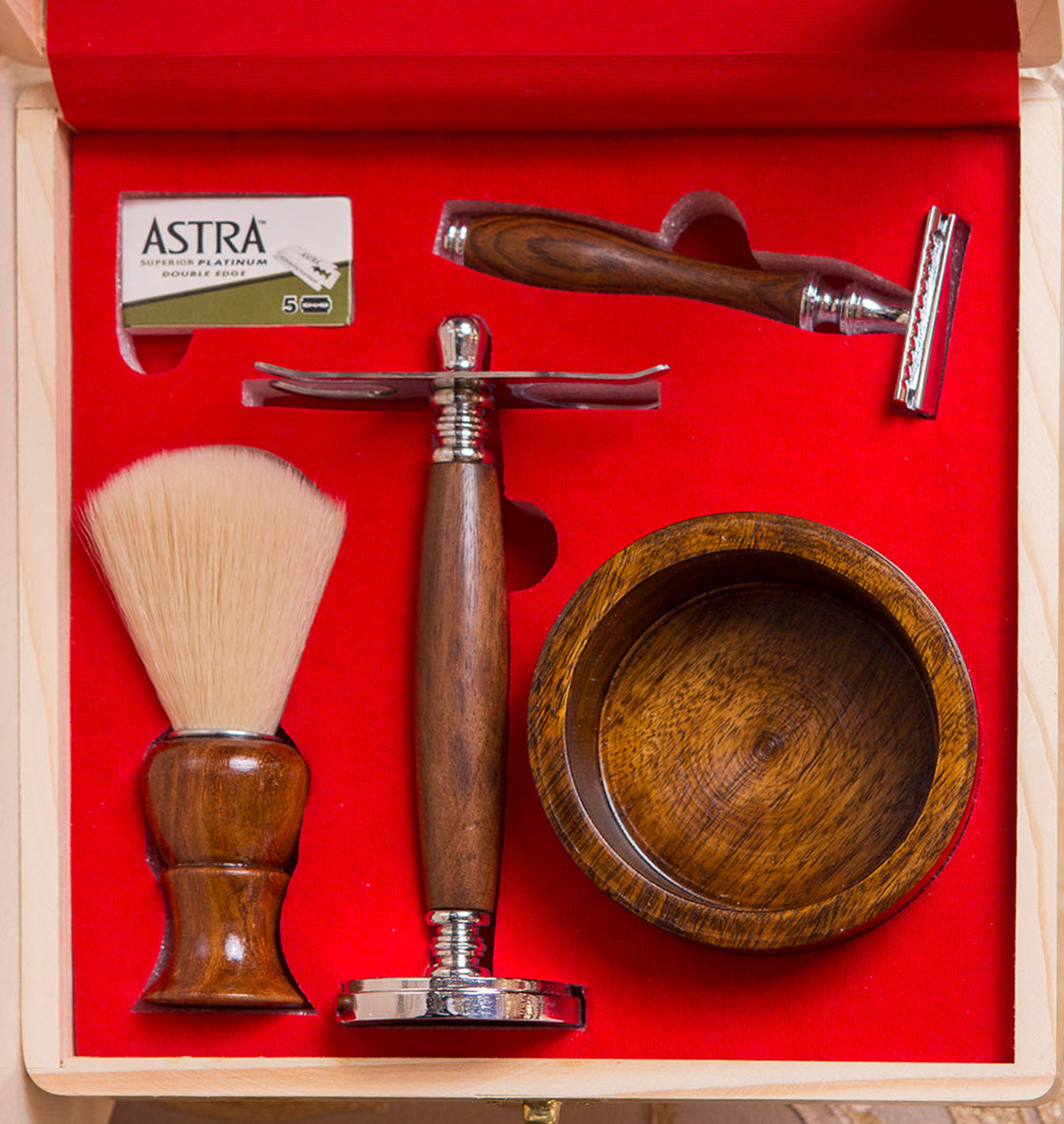 Old School Shaving Set by REAMIR – NYC Barber Shop Museum